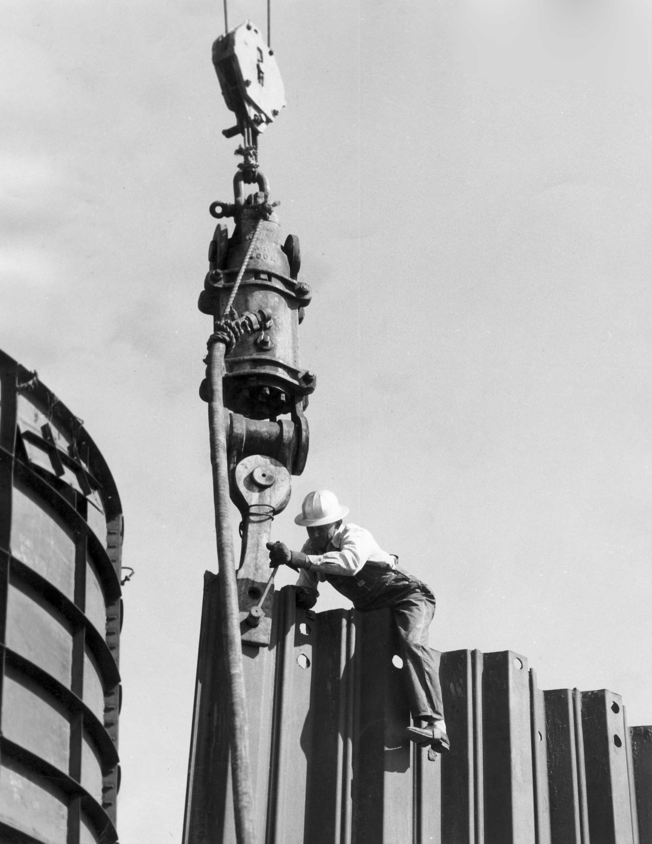 Vulcan’s Most Famous Sheet Piling/Extractor Photo – vulcanhammer.info